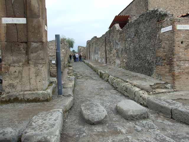 Vicolo della Fullonica. May 2010. Looking north between VI.6 and VI.8.